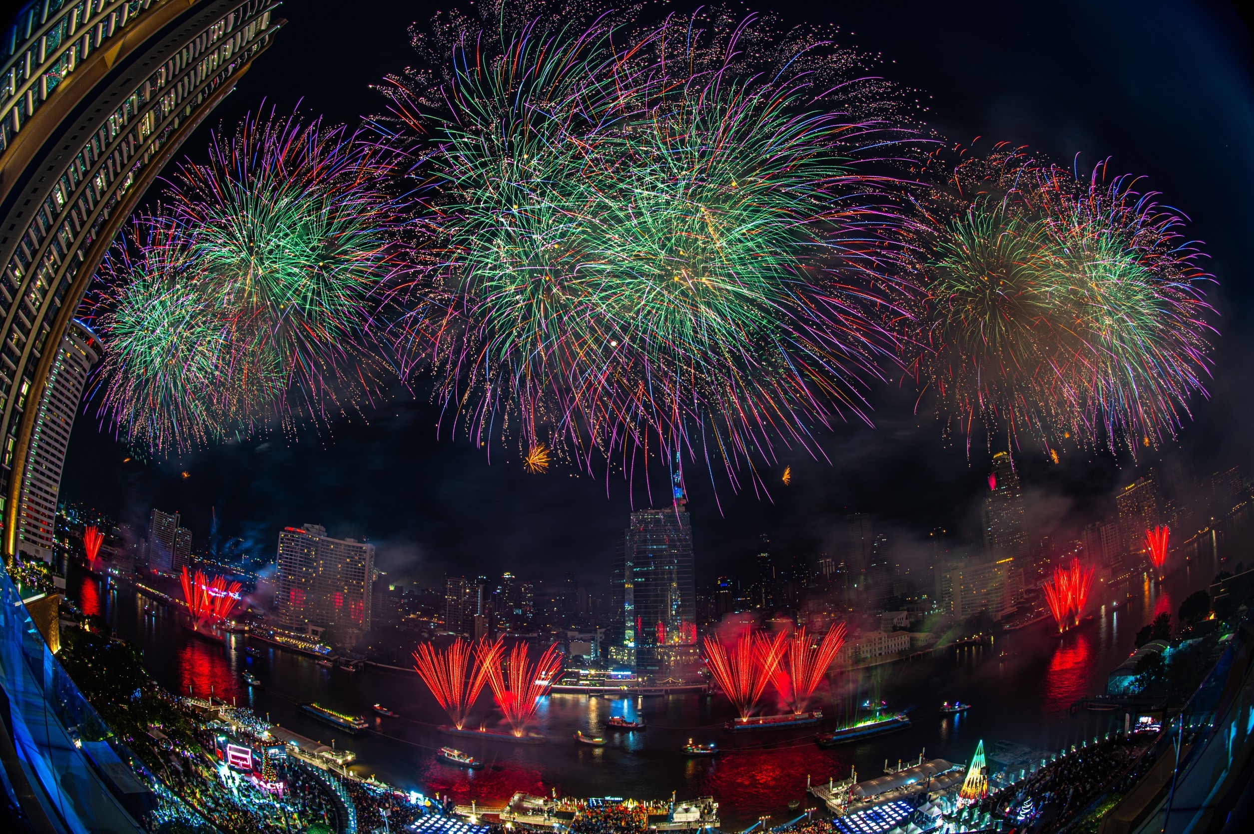 ยิ่งใหญ่สะกดโลก! “Amazing Thailand Countdown 2024 at ICONSIAM” ตระการตา ...