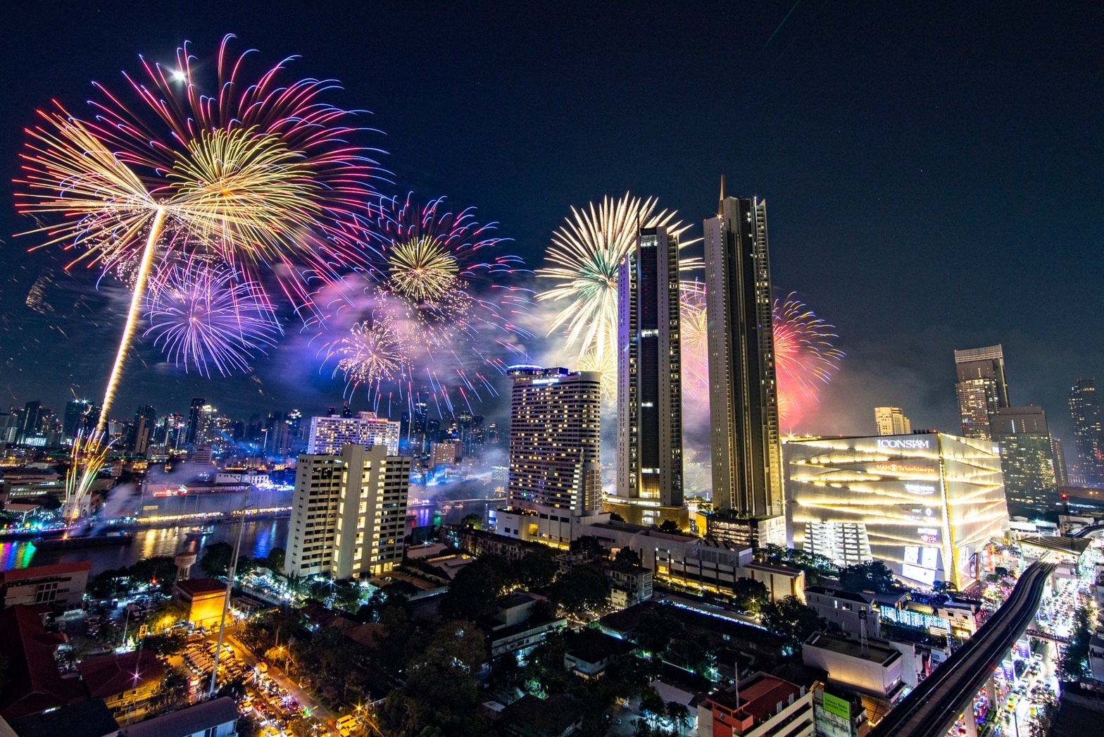 ยิ่งใหญ่สะกดโลก! “Amazing Thailand Countdown 2024 at ICONSIAM” ตระการตา ...